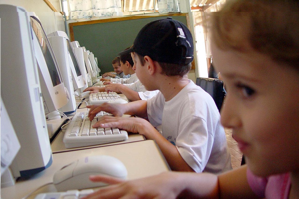 Zadatak za osnovnoškolce: Pozitivne i negativne strane interneta ...